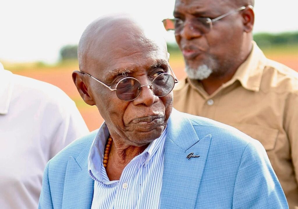 Zambia : Paramount Chief Chitimukulu praises Hichilema over political ...